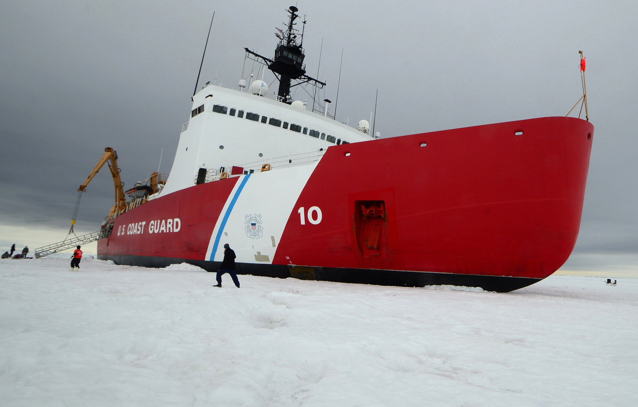 US Lawmaker Wants Pre-Owned Ice Ship Over Coast Guard Objections