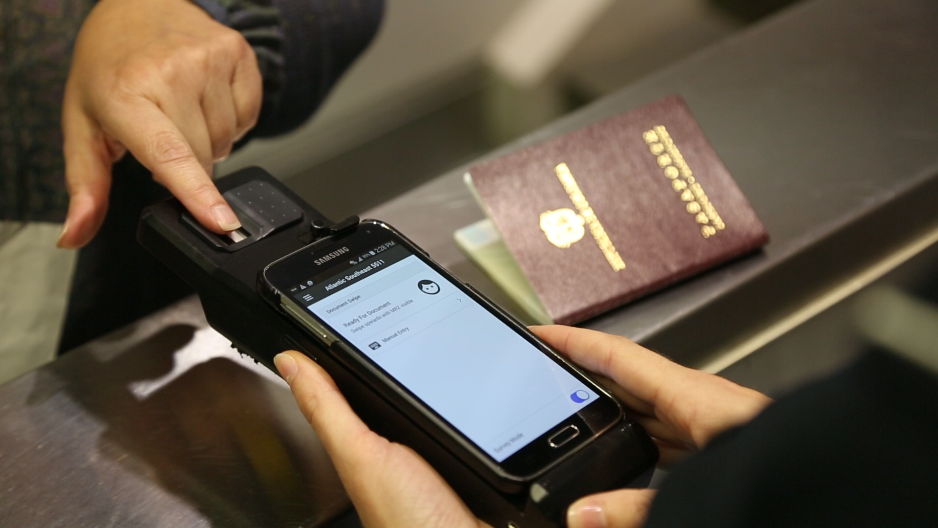 CBP using mobile fingerprint scanners at Atlanta airport