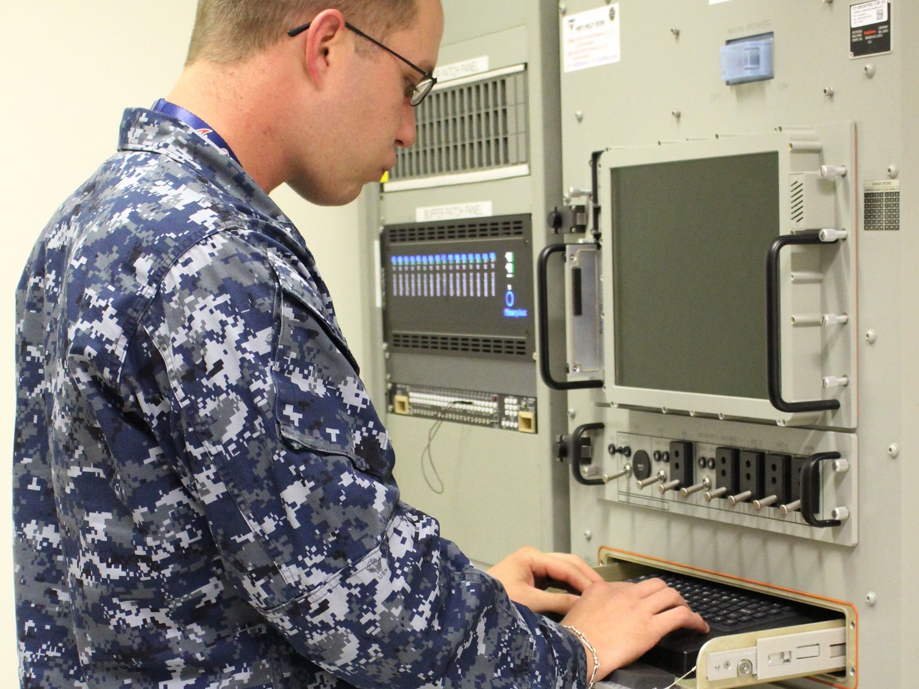 Navy orders more satellite terminals